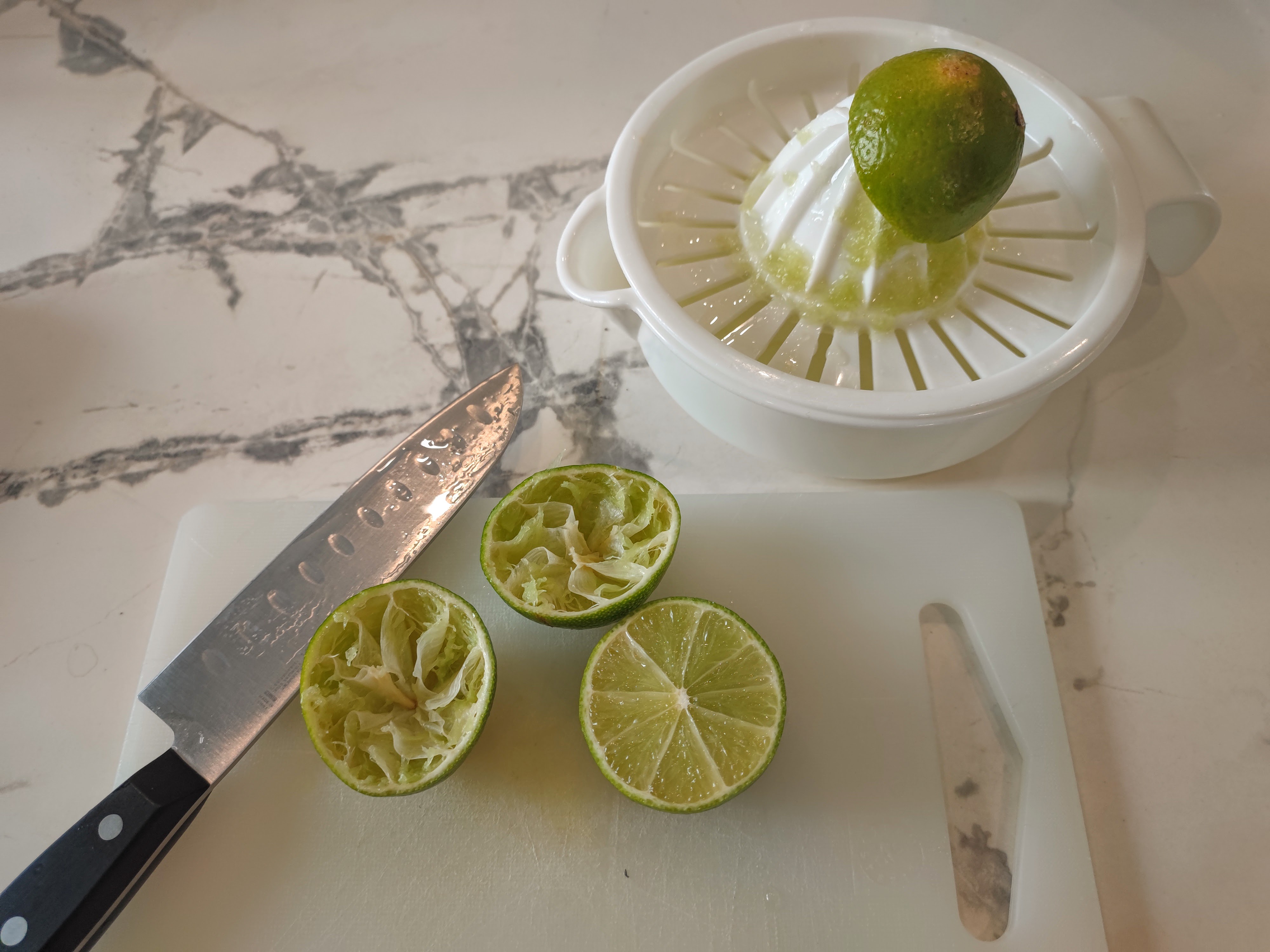 Summer Sipper Cocktail/Mocktail with Cucumber, Lime and Elderflower ...